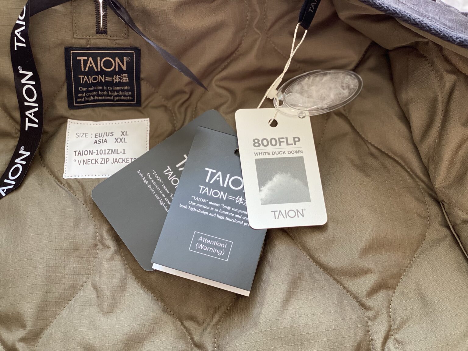 【服紹介】TAION（タイオン）のVネックジップダウンをレビュー！初めてのインナーダウンがあったかすぎて北海道の真冬もフルボッコにできそうの巻 | 首藤革靴出張所